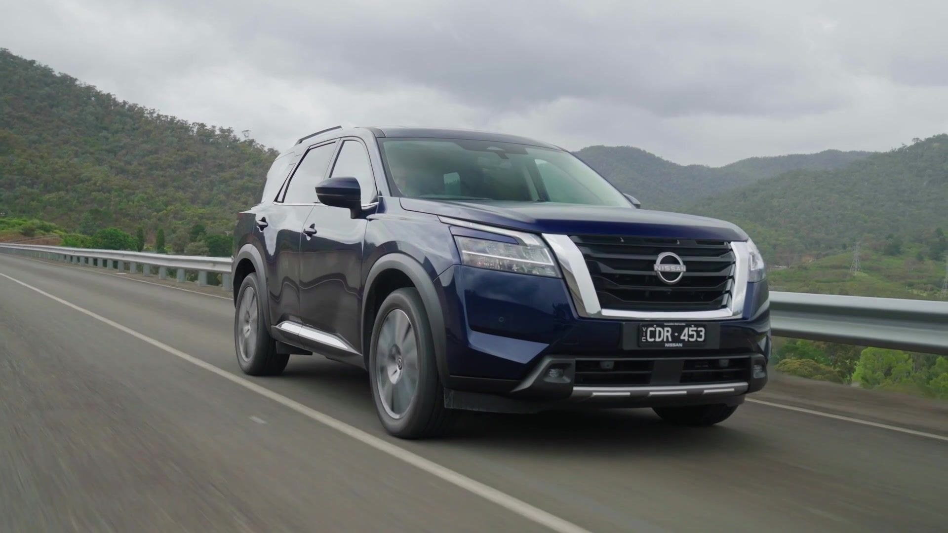 The new Nissan Pathfinder in Blue Driving Video