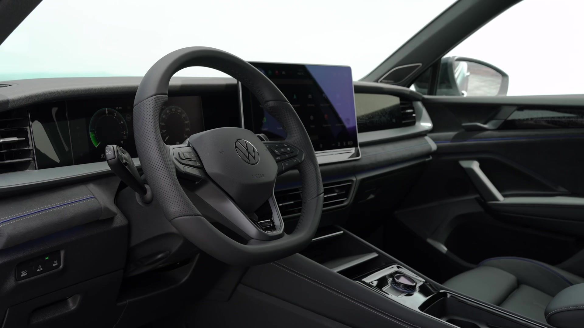The all-new Volkswagen Tayron Interior Design in Oyster Silver