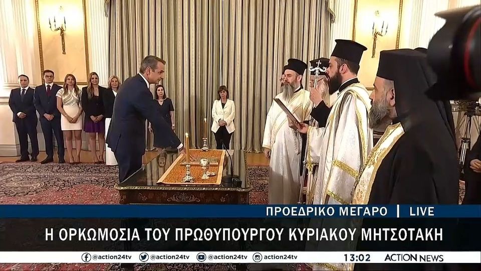 Στο πλευρό του Κυριάκου Μητσοτάκη η οικογένεια και οι αδελφές του ...